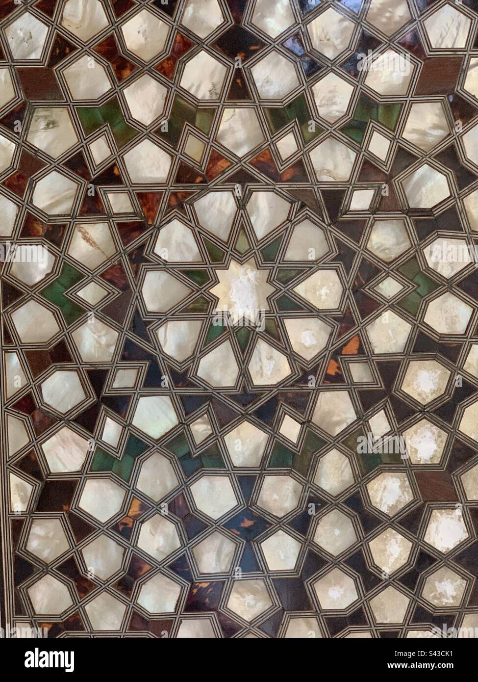 Islamic tiles hi-res stock photography and images - Alamy