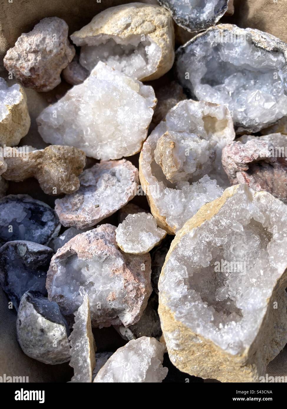 Geodes hi-res stock photography and images - Alamy