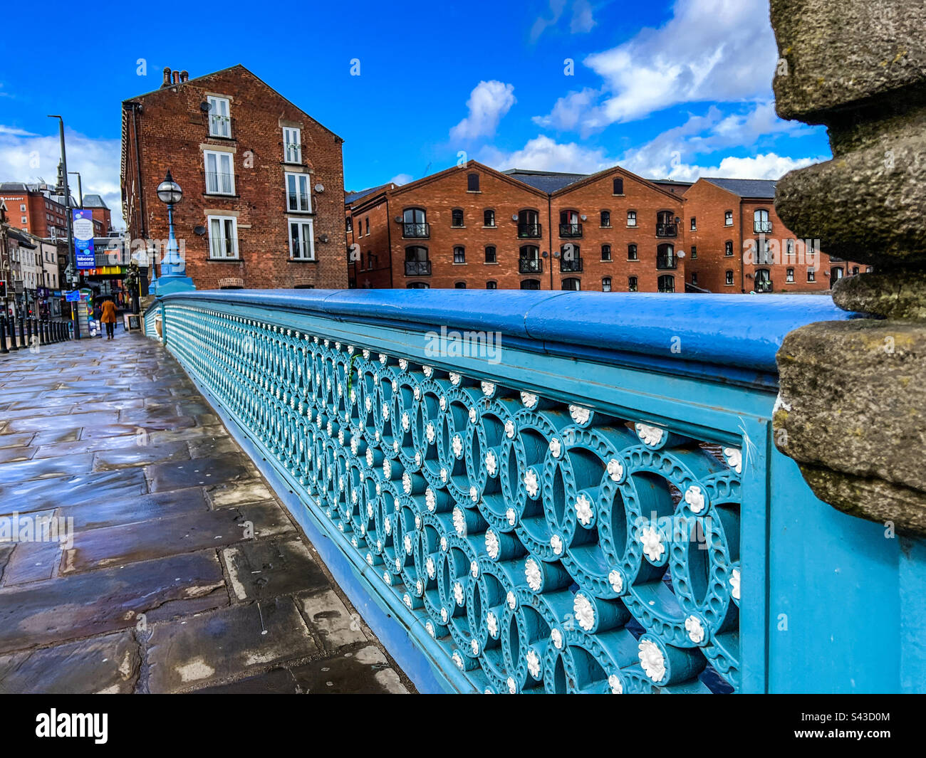 Leeds bridge spanning across River Aire in Leeds City Centre Stock ...
