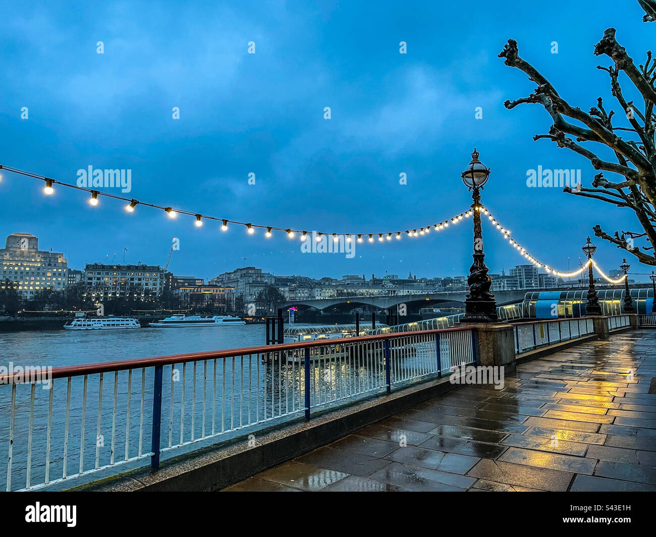 Southbank thames hi-res stock photography and images - Alamy