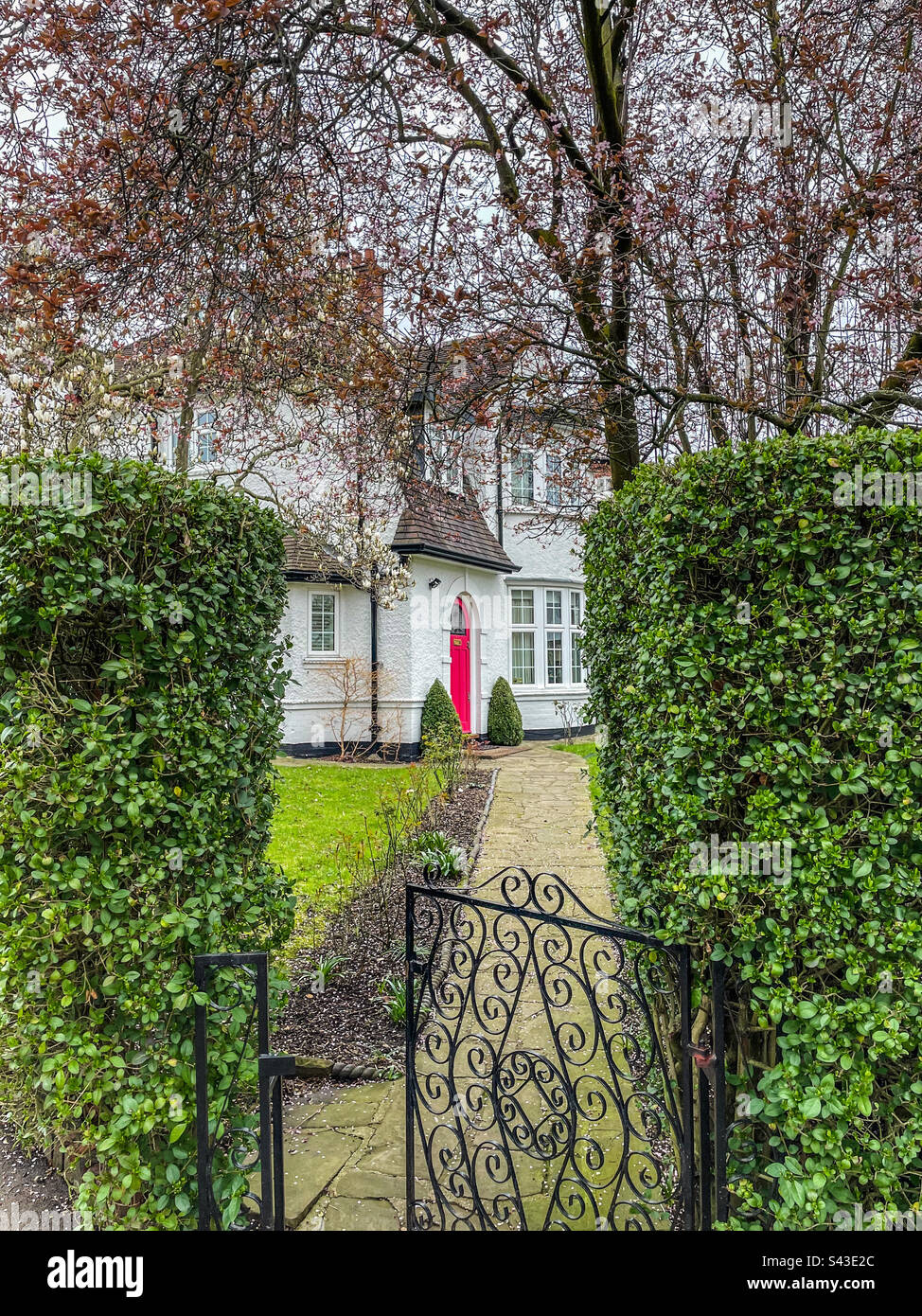 Quaint cute house hi-res stock photography and images - Alamy