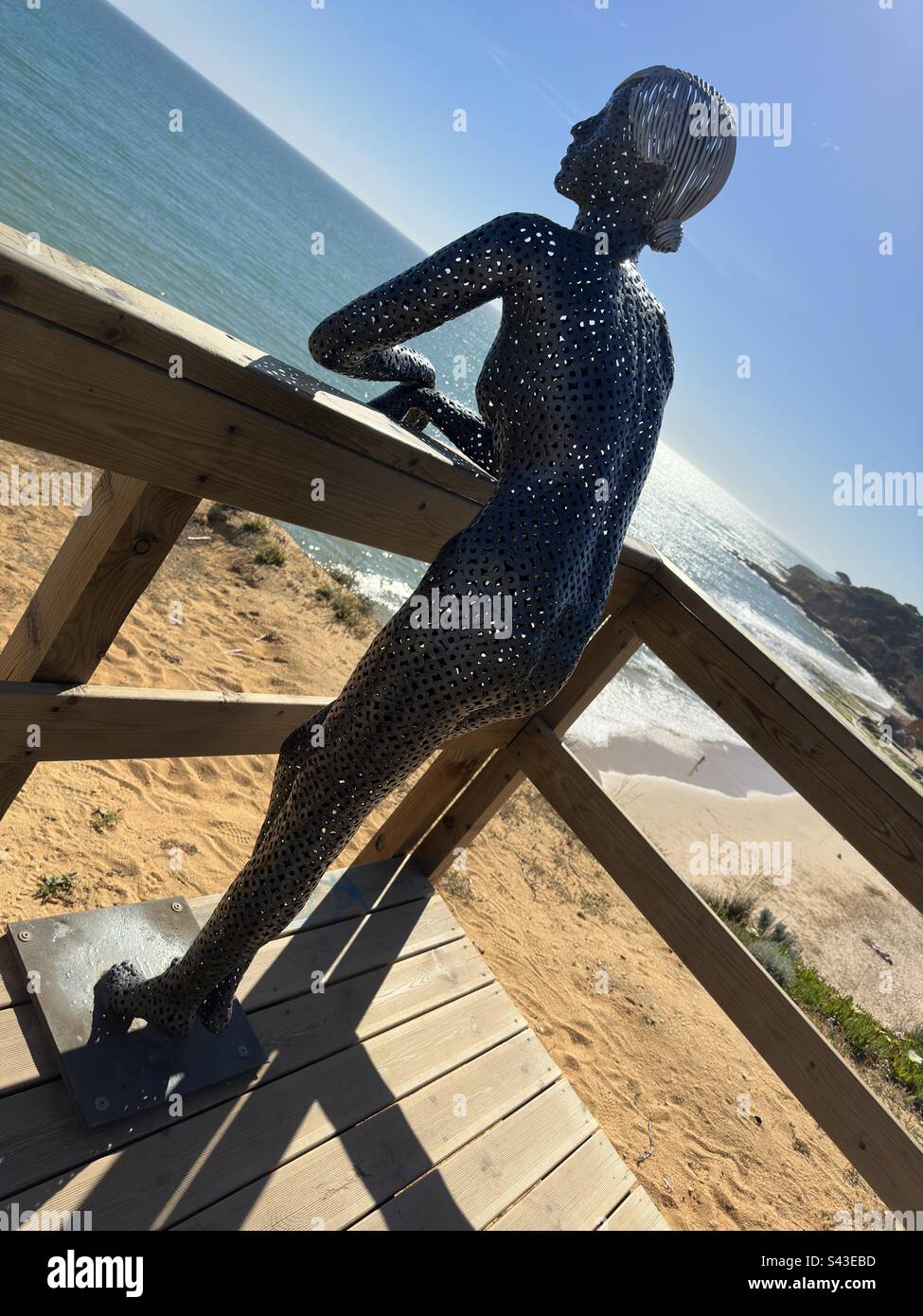 Statue sea rocks hi-res stock photography and images - Alamy