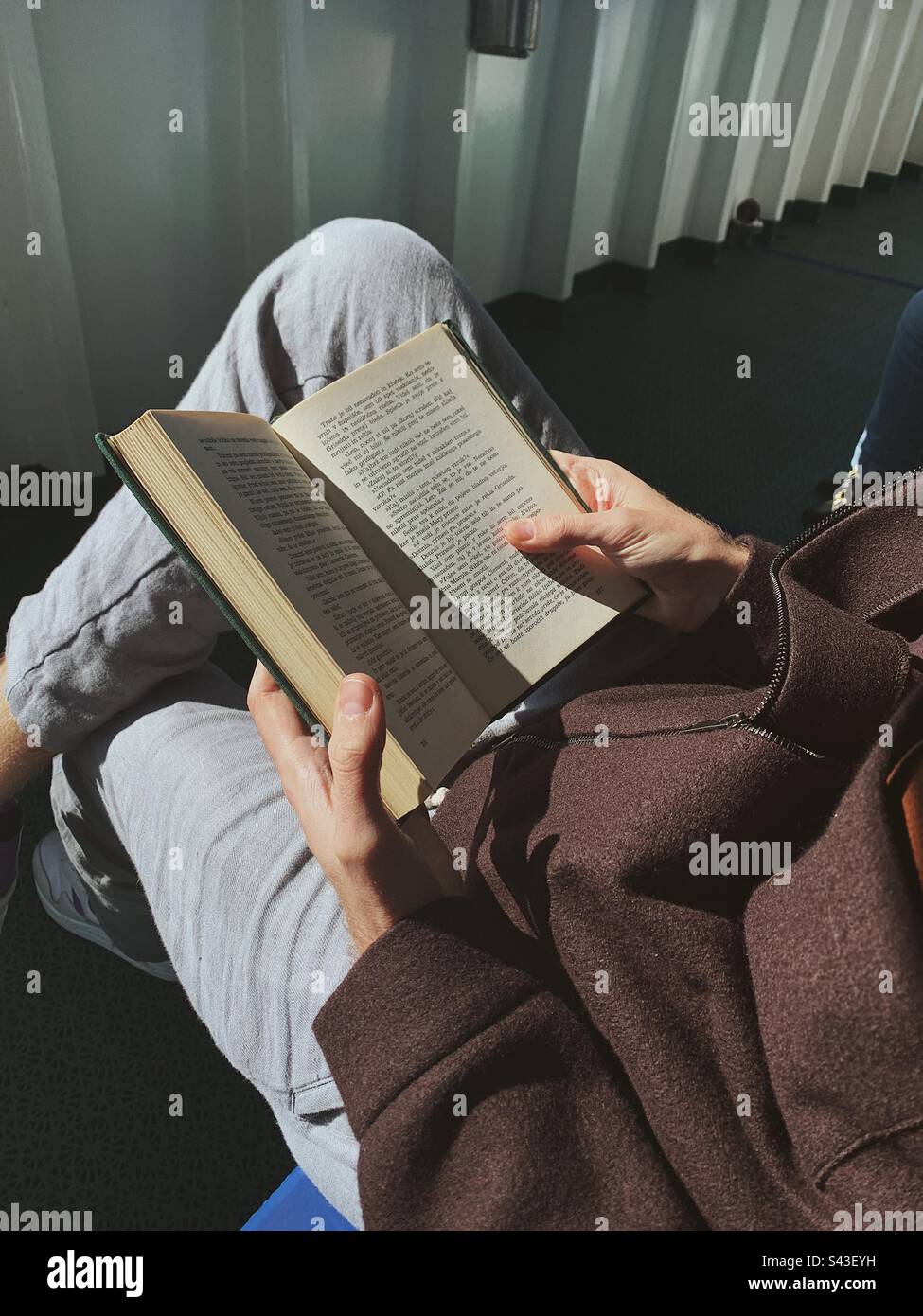 Bring a book hi-res stock photography and images - Alamy