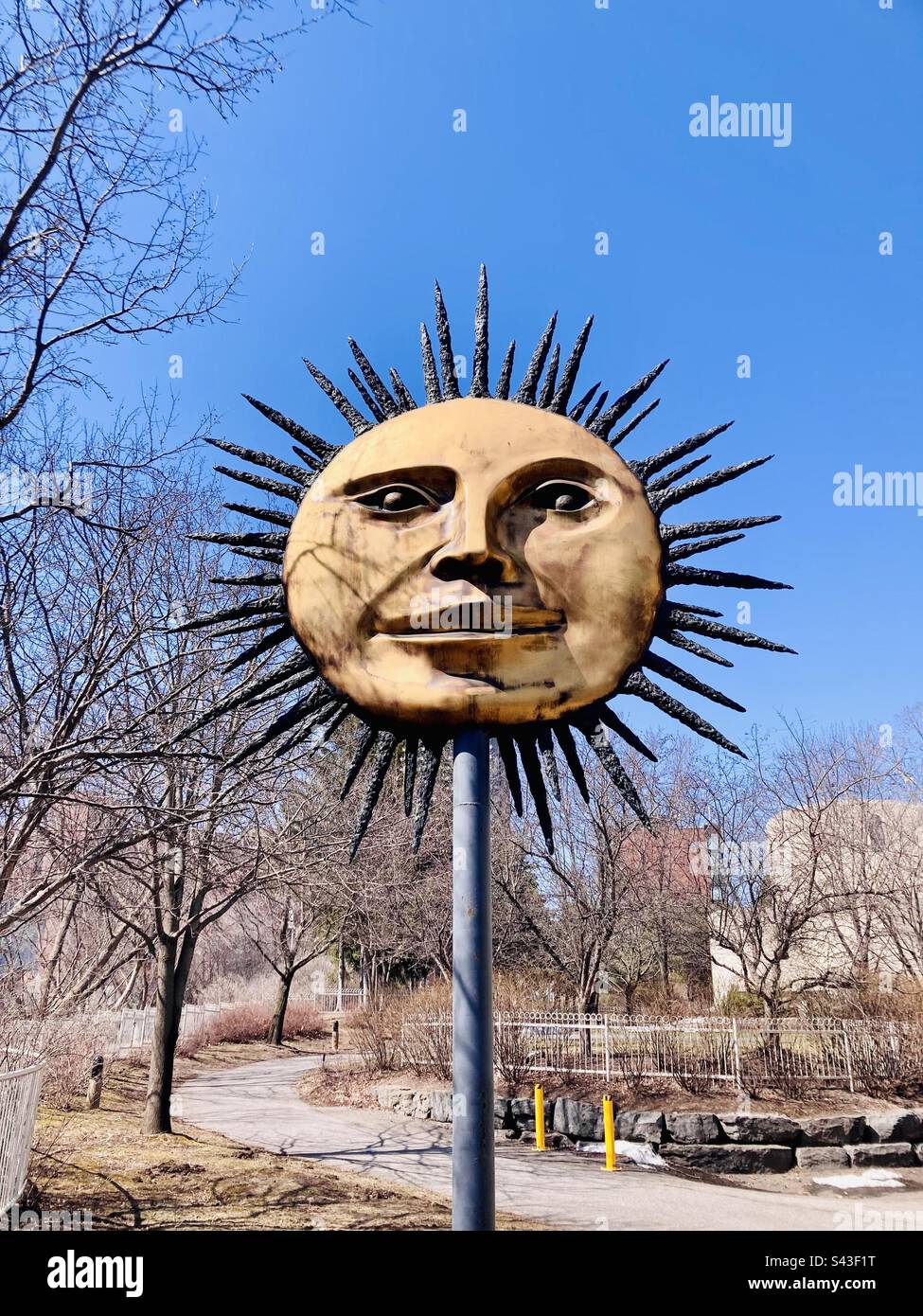 Sun sculpture on sunny hi-res stock photography and images - Alamy