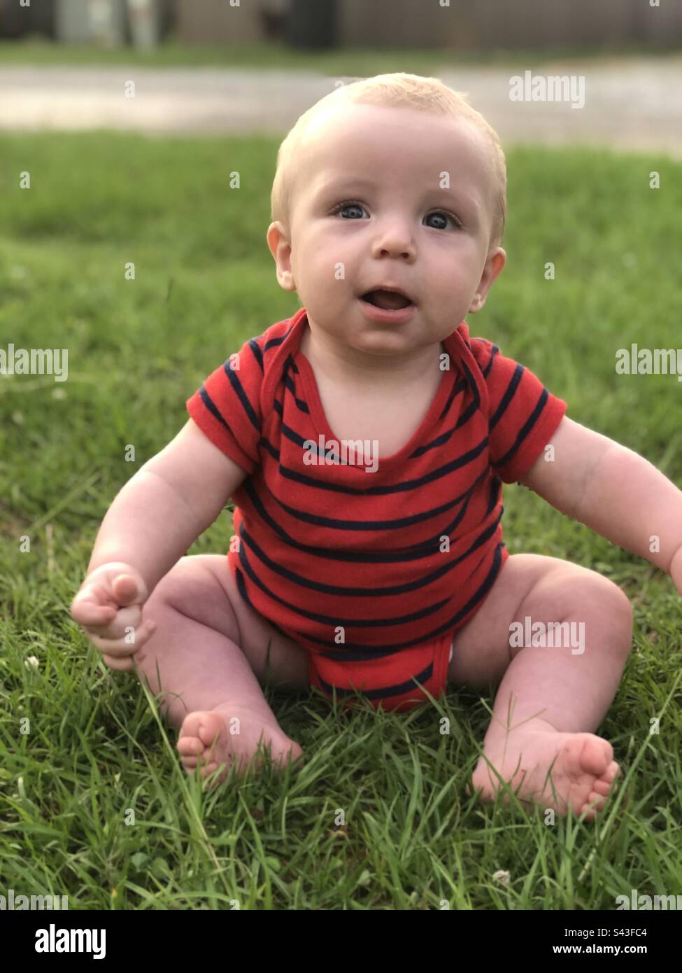 Baby in the grass hi-res stock photography and images - Alamy
