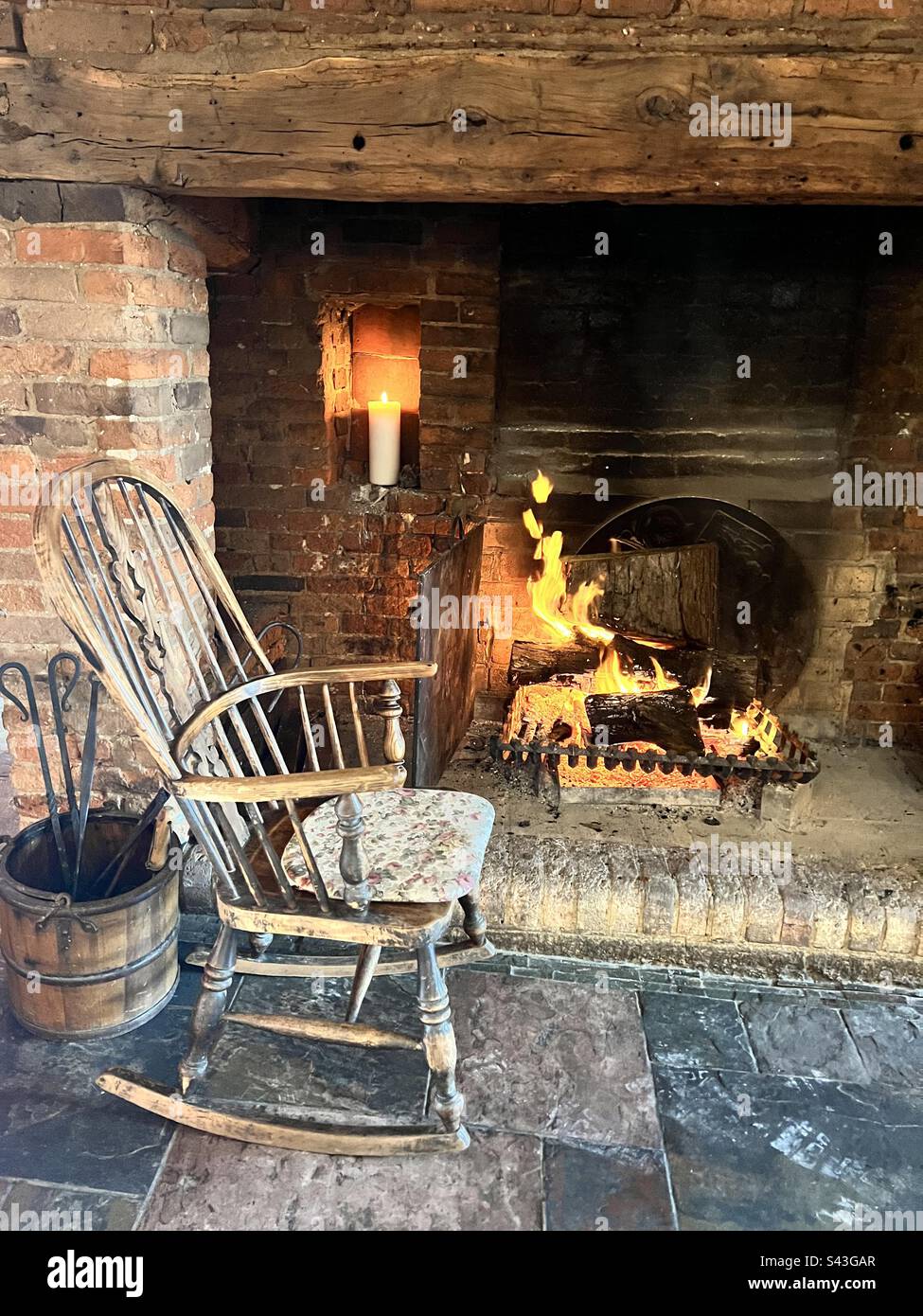 Vintage fire place hi-res stock photography and images - Alamy