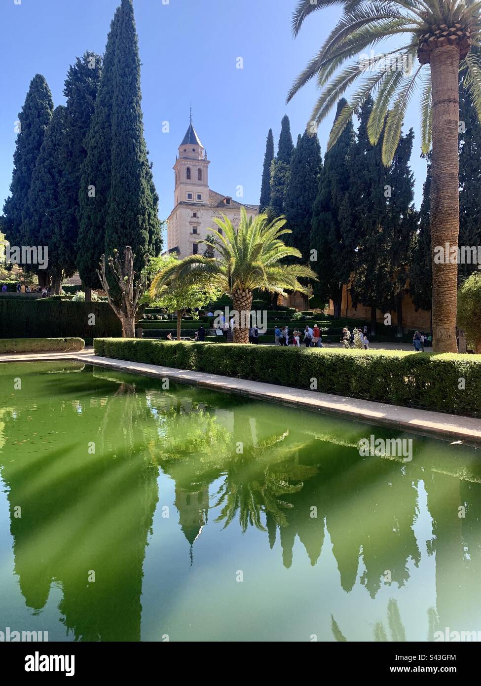 Reflection in water Generalife Alhambra Granada Stock Photo - Alamy