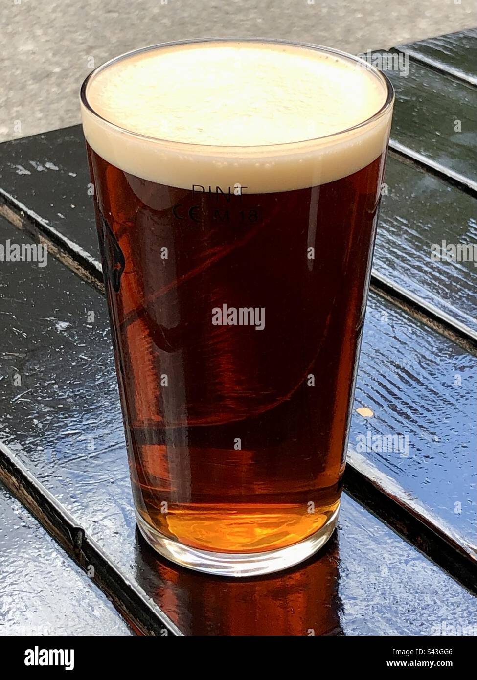 Pint of bitter ale hi-res stock photography and images - Alamy
