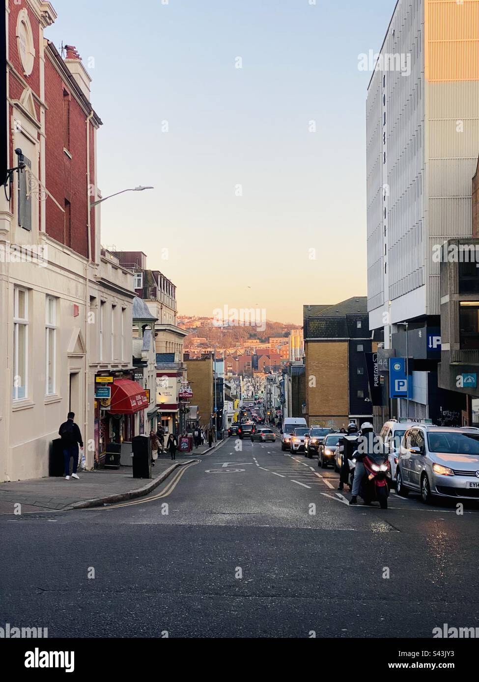 Sunset street view hi-res stock photography and images - Alamy
