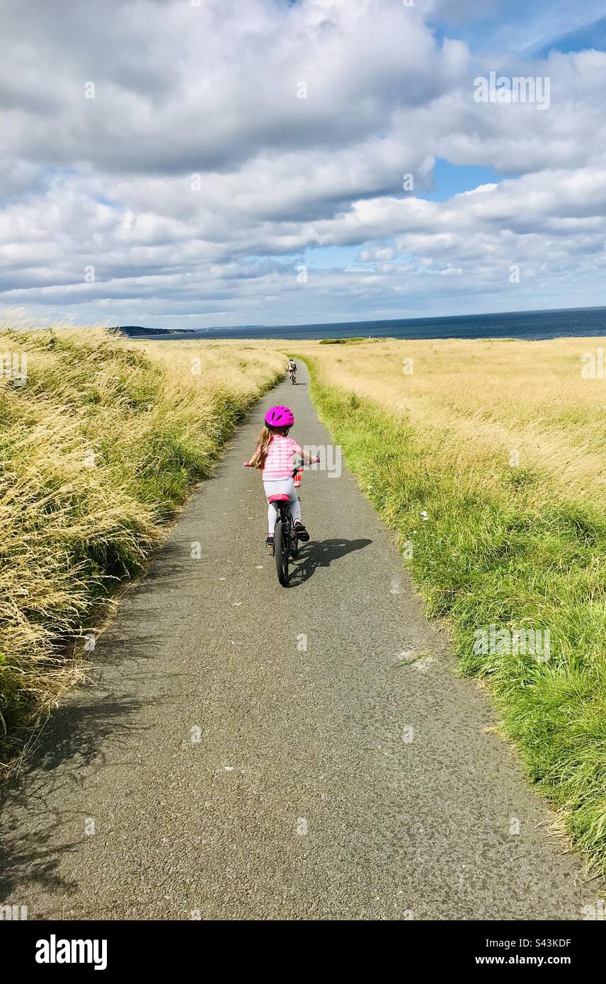 Countryside child hi-res stock photography and images - Alamy