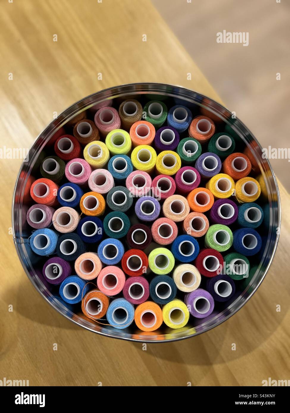 Tin of threads hi-res stock photography and images - Alamy