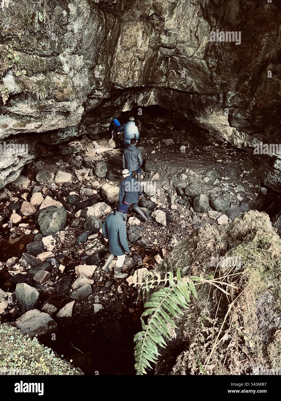 Cave excursion hi-res stock photography and images - Alamy