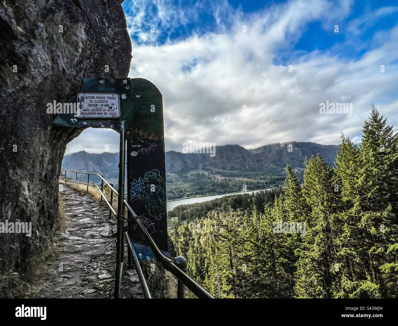 Beacon rock hi-res stock photography and images - Alamy