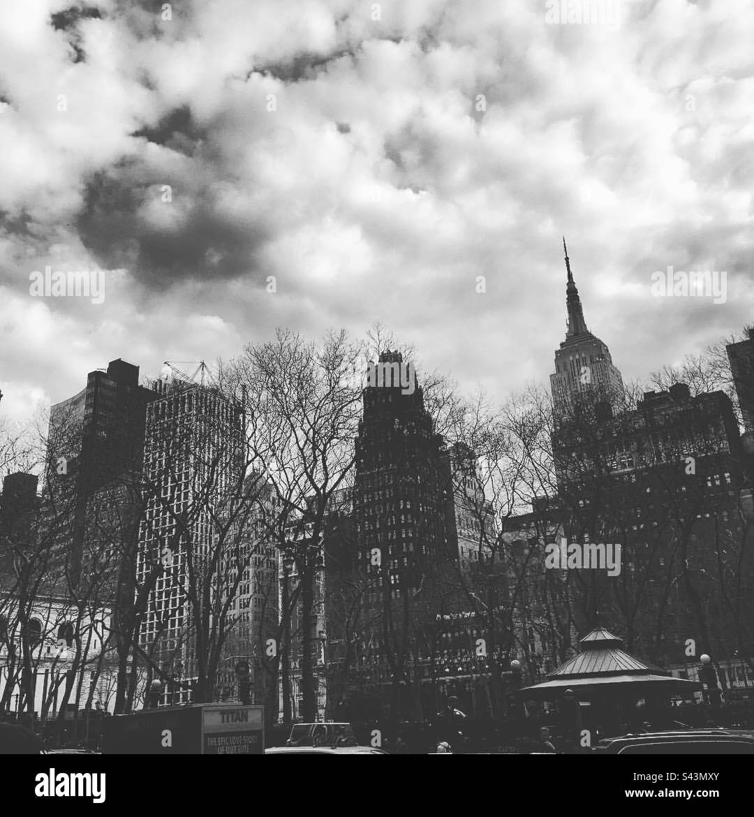 Bryant park new york city manhattan Black and White Stock Photos ...