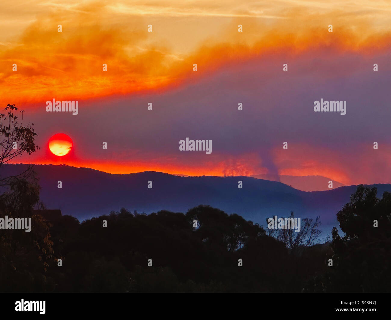 Surrounded by smoke hi-res stock photography and images - Alamy