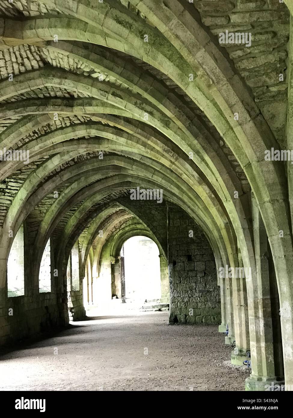 Old stone archway hi-res stock photography and images - Alamy