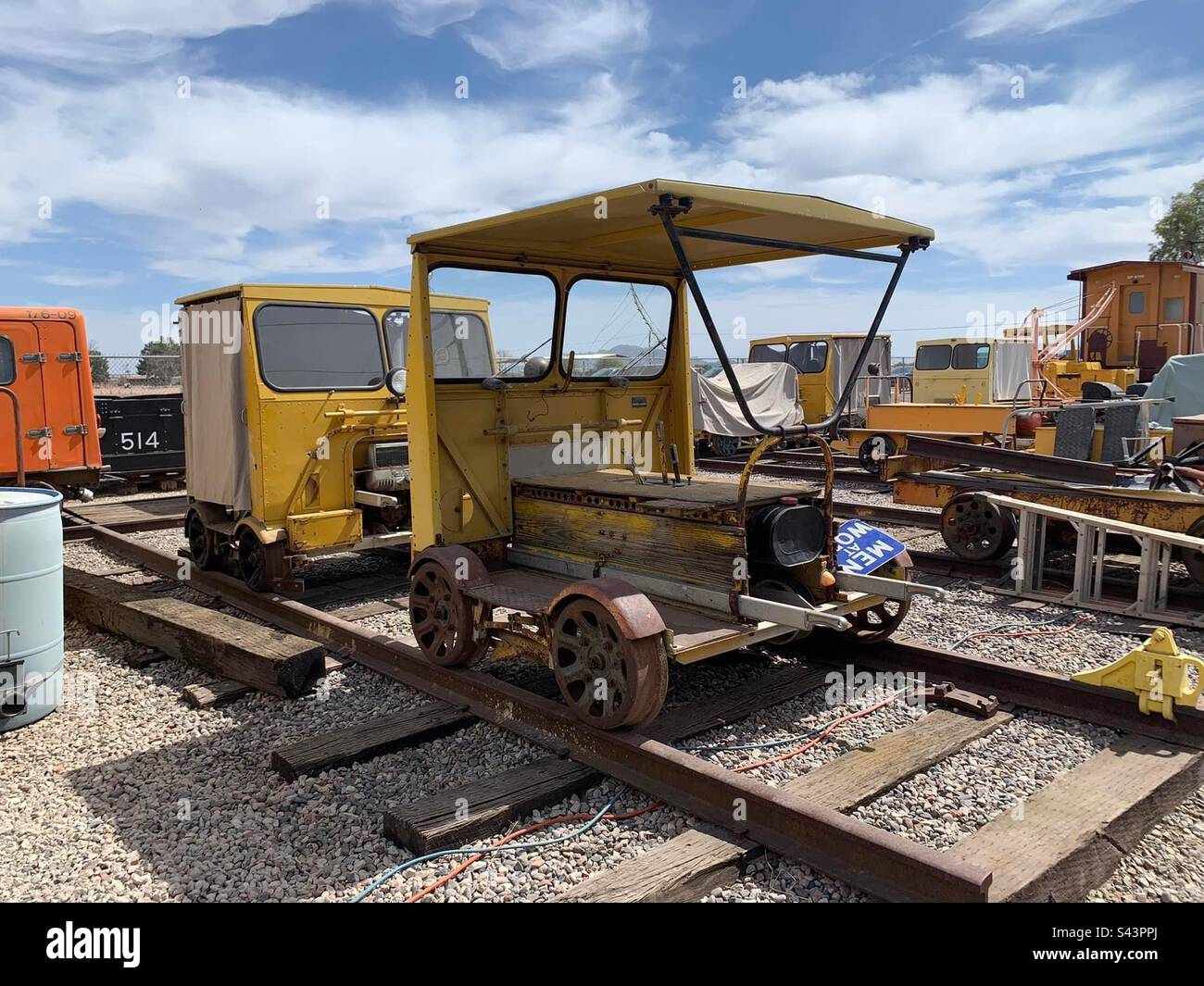 Railroad maintenance car hi-res stock photography and images - Alamy