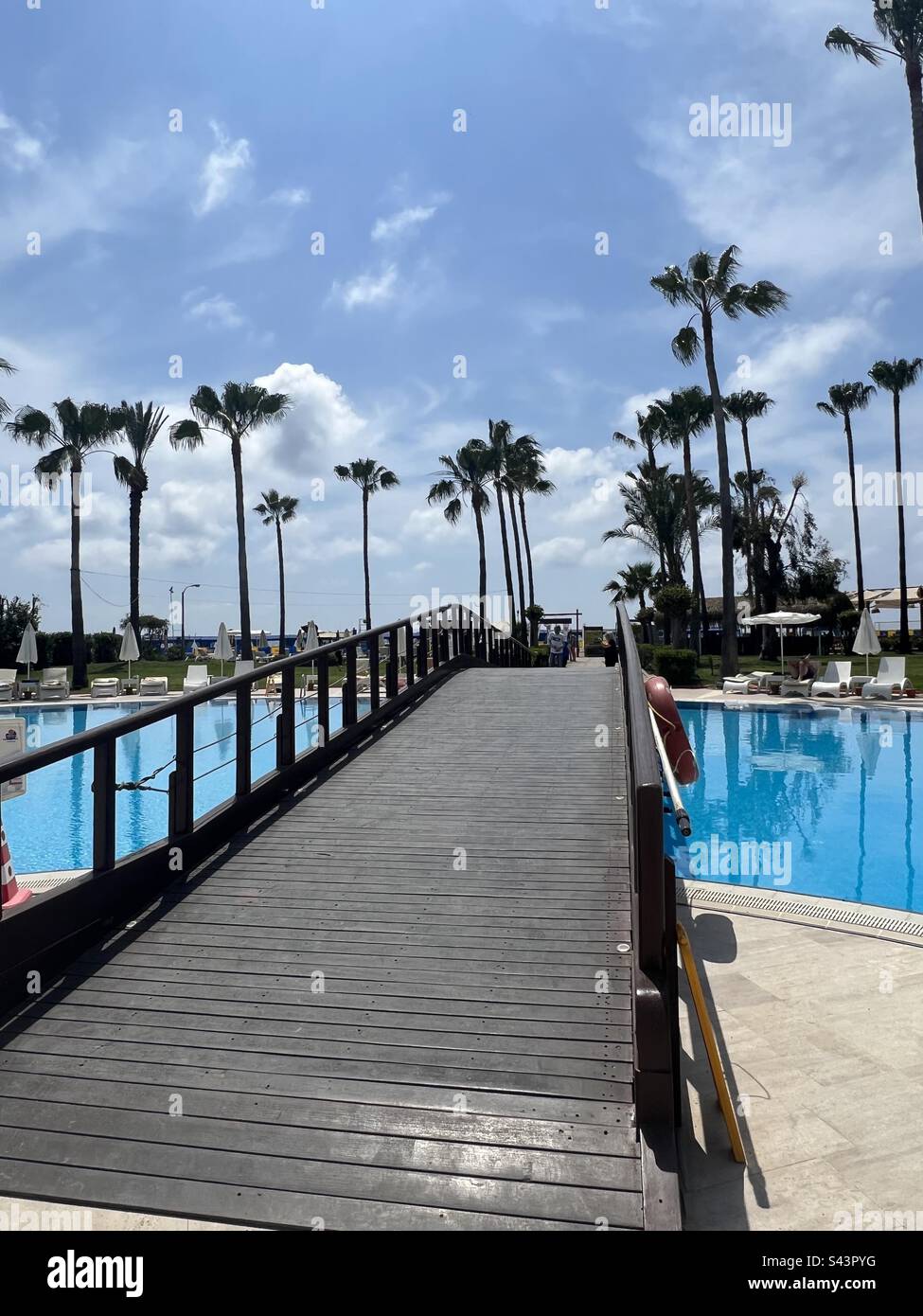 Bridge pool hi-res stock photography and images - Alamy