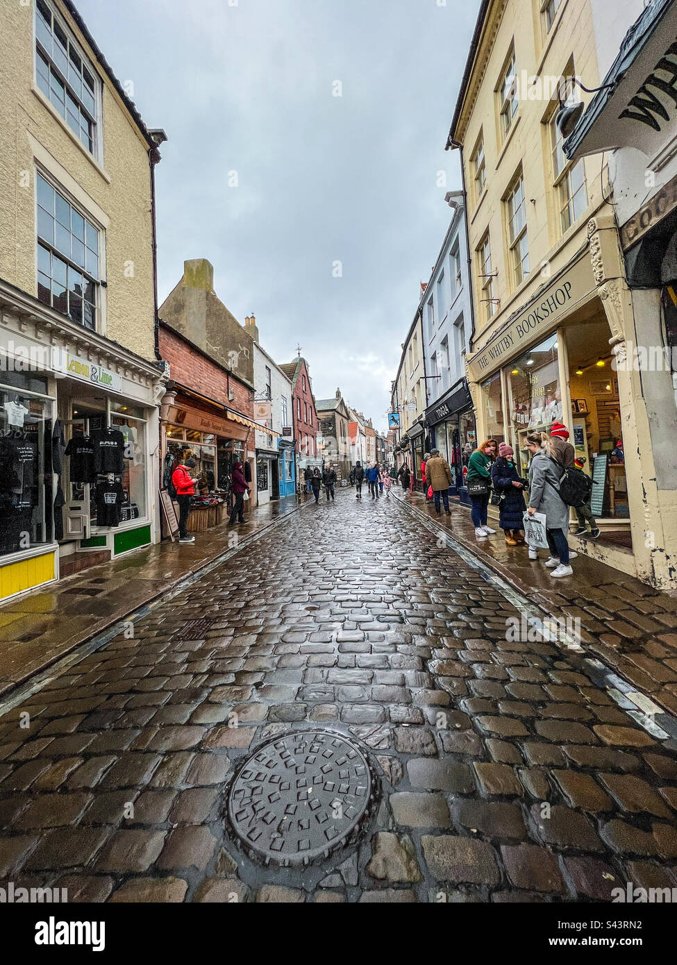 Church street in whitby hi-res stock photography and images - Alamy