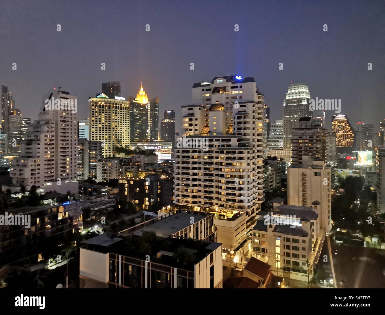 Changing urban skyline in the Sukhumvit ( soi 10 - 18 ) area in Bangkok ...