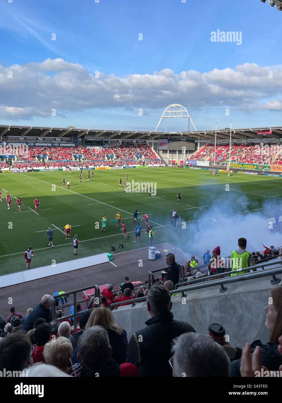 Scarlets vs Glasgow Warriors at Parc y Scarlets EPCR Challenge Cup ...