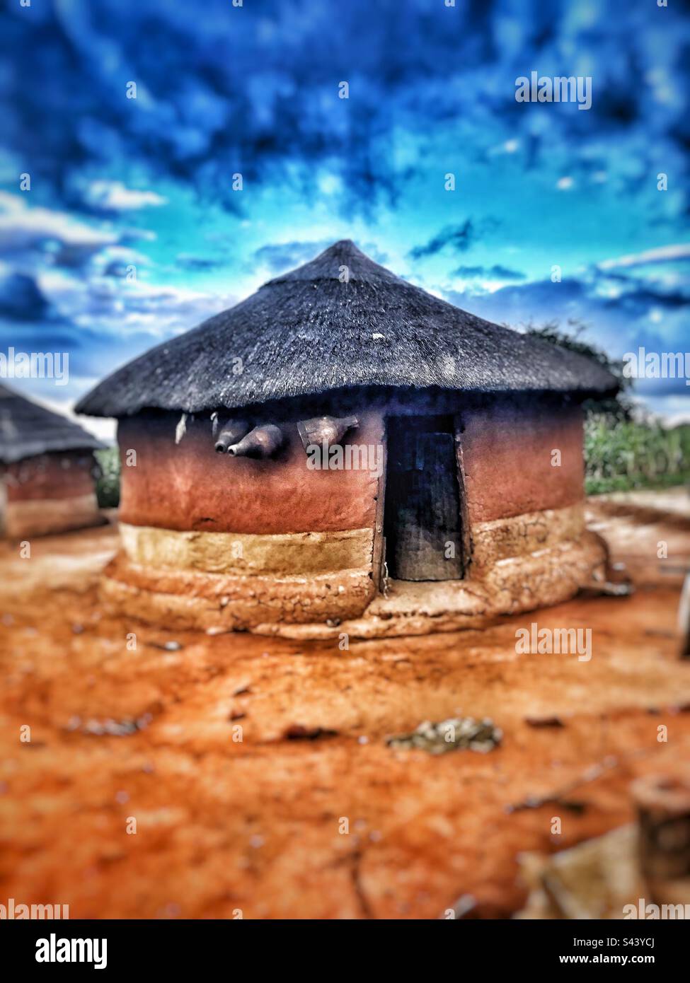 Traditional african hut thatched hi-res stock photography and images ...