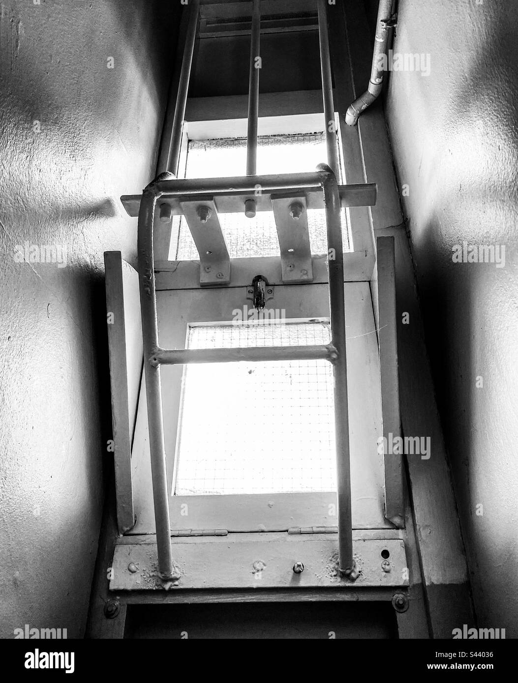 Burglar bars hi-res stock photography and images - Alamy