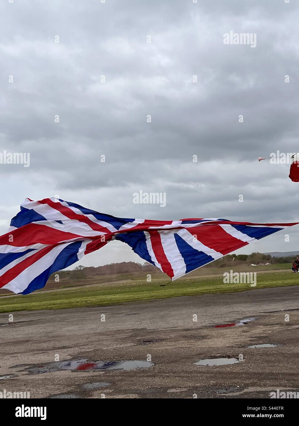 Huge union jack flag hi-res stock photography and images - Alamy