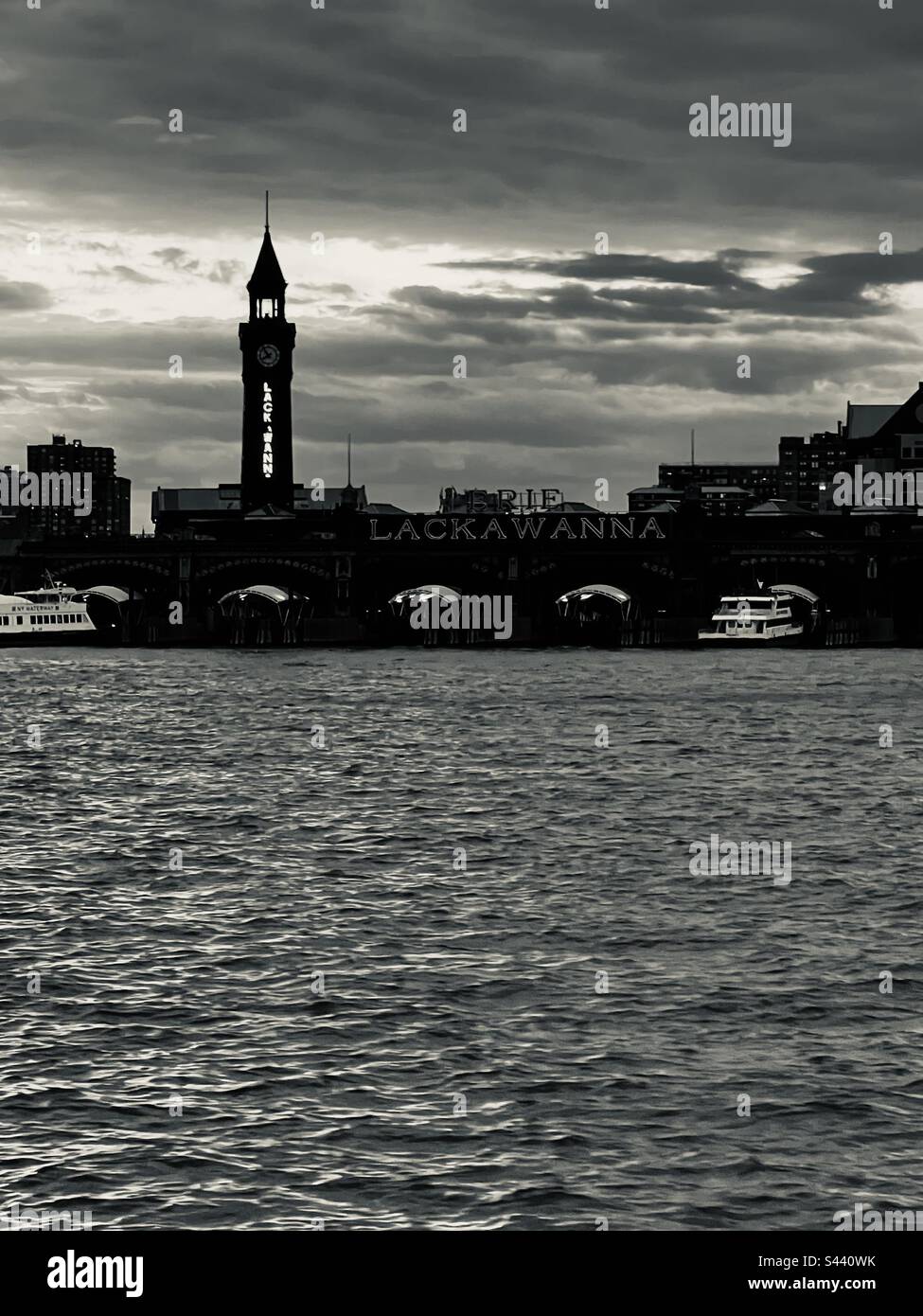 New york sky line cruise hi-res stock photography and images - Alamy