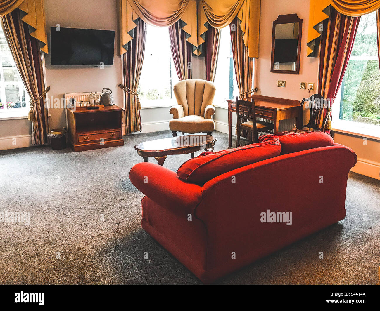 Regency hotel bedroom Stock Photo - Alamy