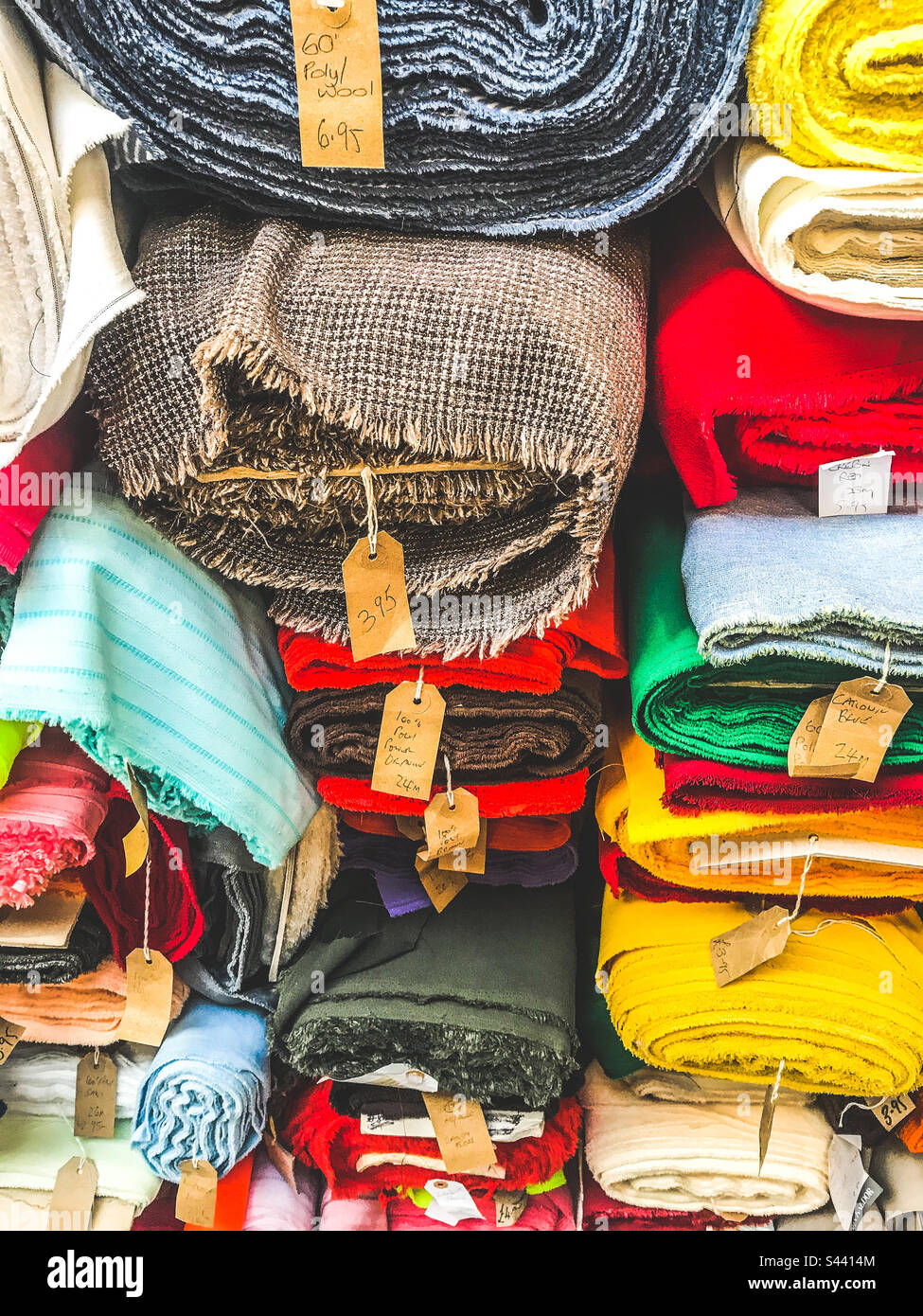 Dress and fabric shop hi-res stock photography and images - Alamy