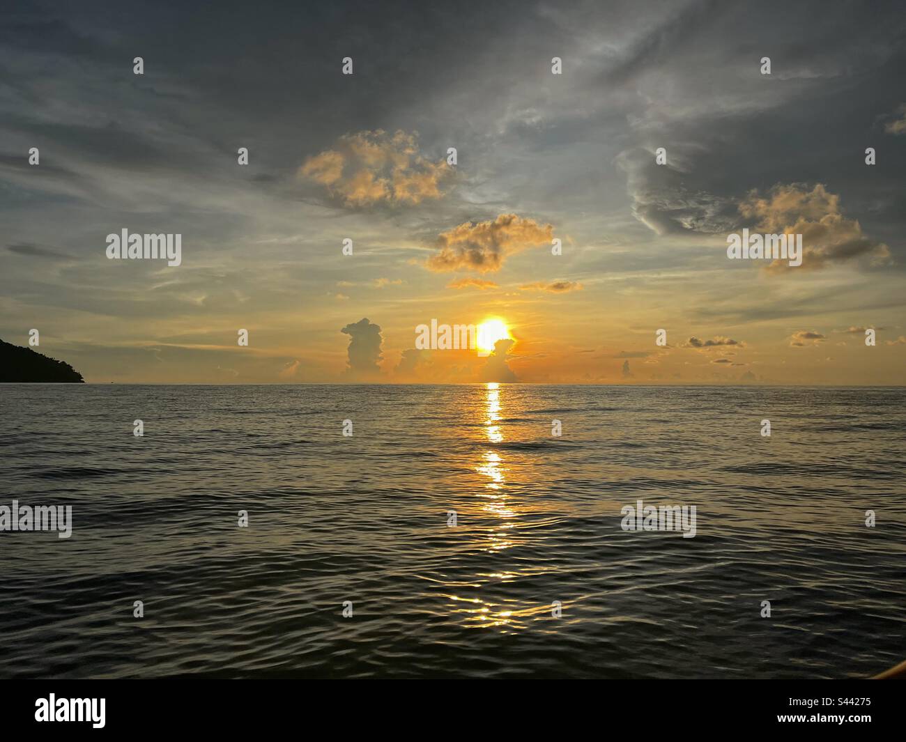 South china sea sunset hi-res stock photography and images - Alamy