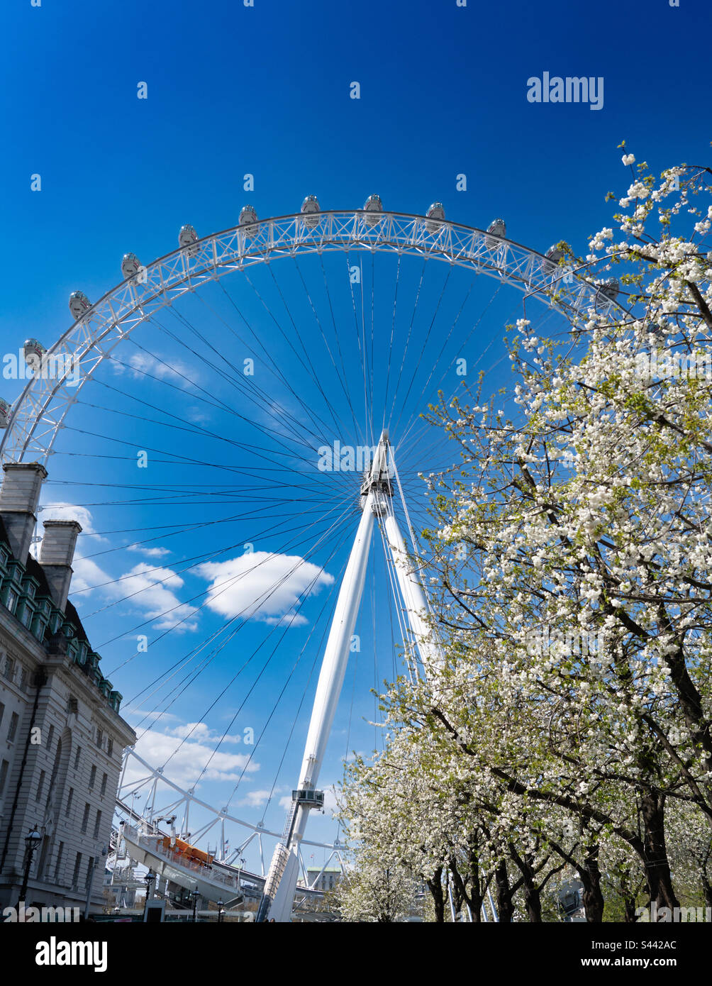 London eye monument hi-res stock photography and images - Alamy