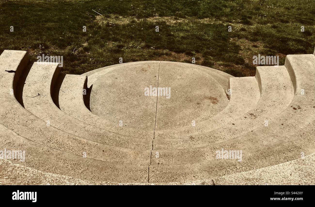 Grey concrete steps hi-res stock photography and images - Alamy