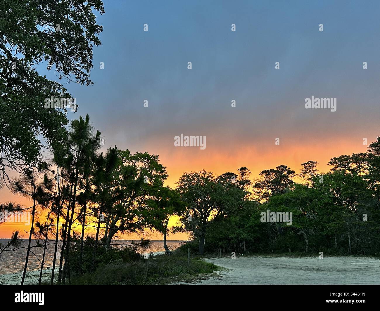 Stunning sunset colors hi-res stock photography and images - Alamy