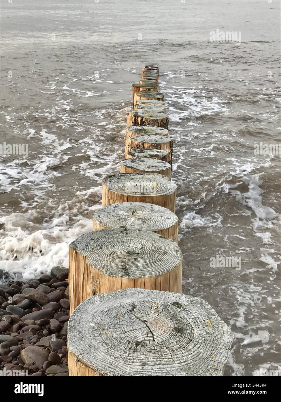Ocean groynes hi-res stock photography and images - Alamy
