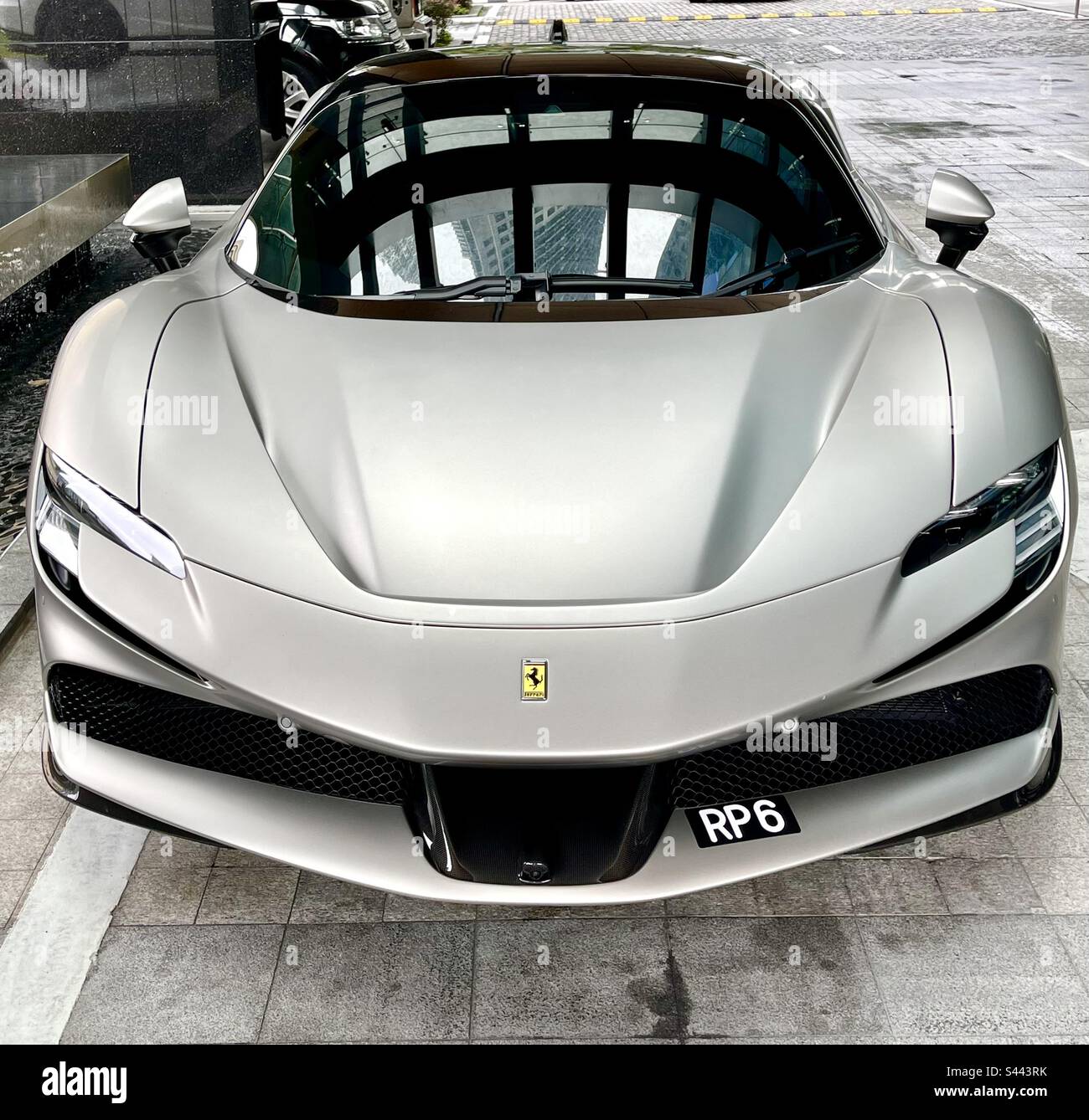 Silver sportscar hi-res stock photography and images - Alamy