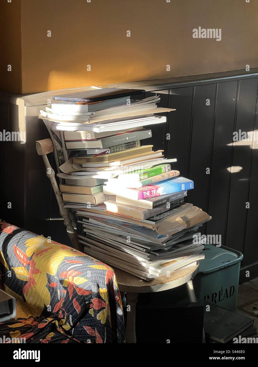 Pile of magazines hi-res stock photography and images - Alamy