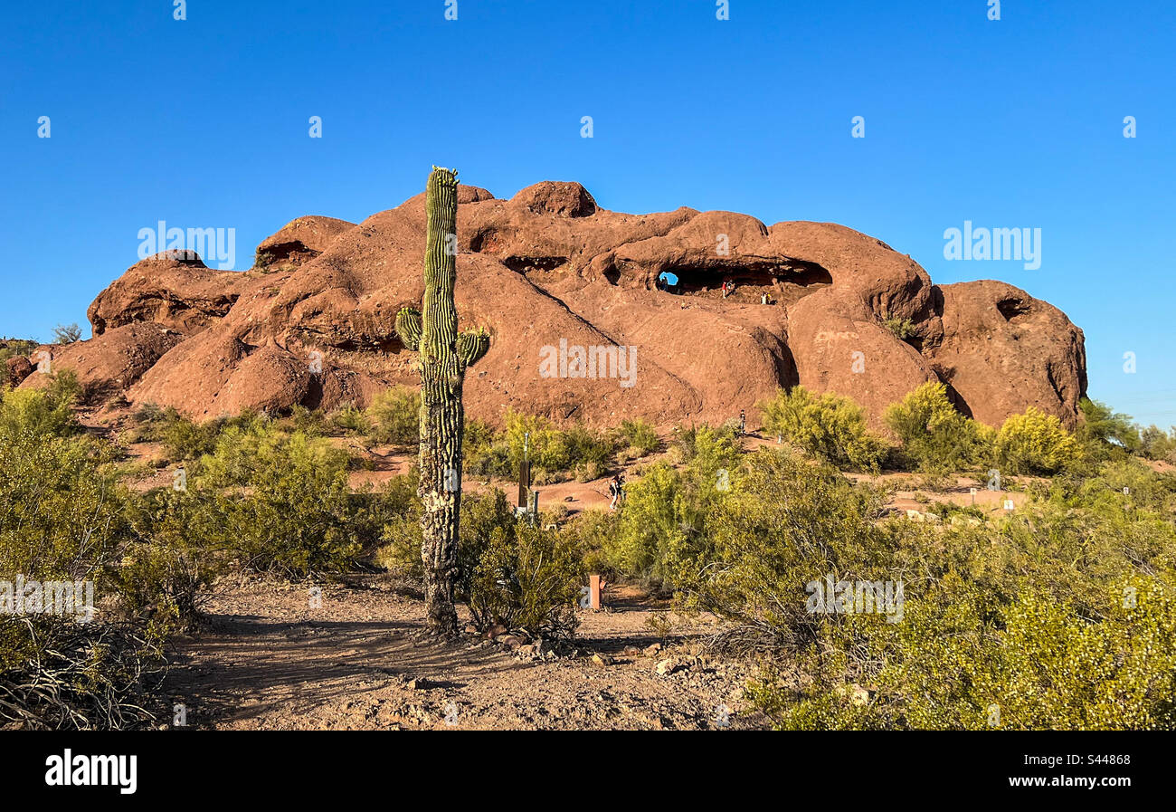 Hole-in-the-rock hike in papago park Arizona Stock Photo - Alamy