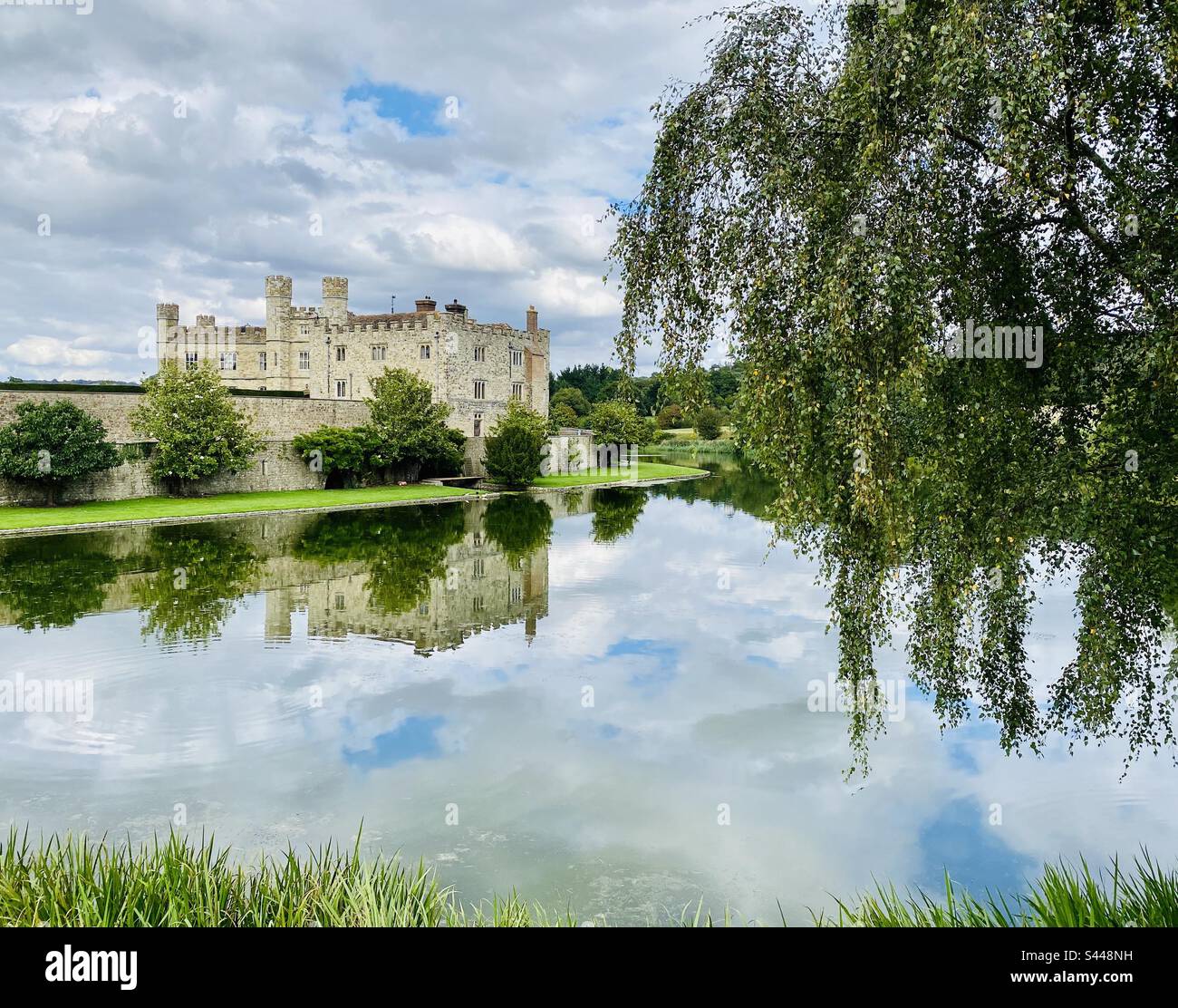 Leeds castle day hi-res stock photography and images - Alamy