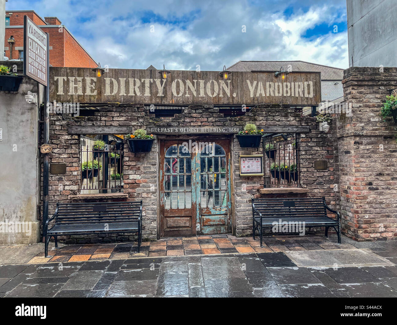 Hill street belfast cathedral quarter hi-res stock photography and ...