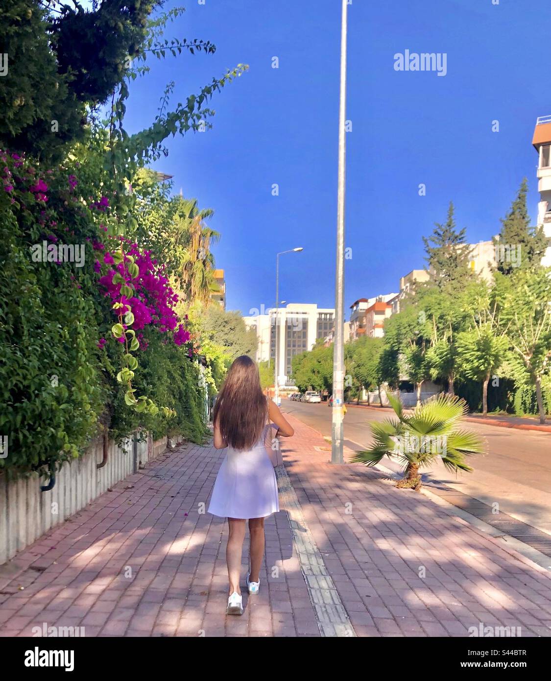 Going each way hi-res stock photography and images - Alamy