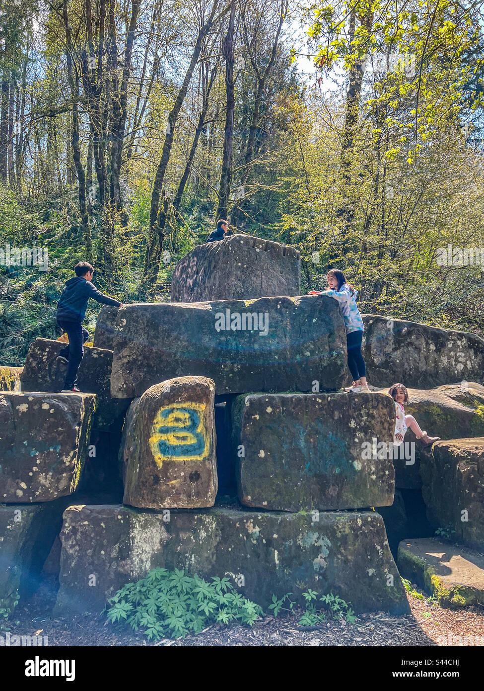 Kids play parkour hi-res stock photography and images - Alamy