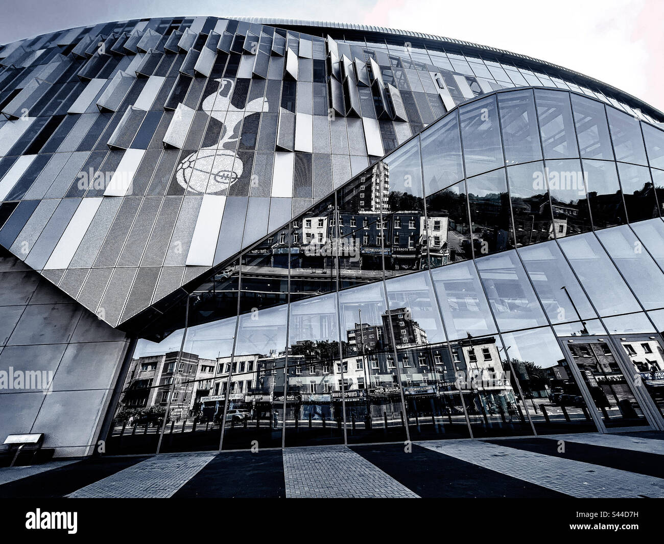 Tottenham hotspur football stadium hi-res stock photography and images ...