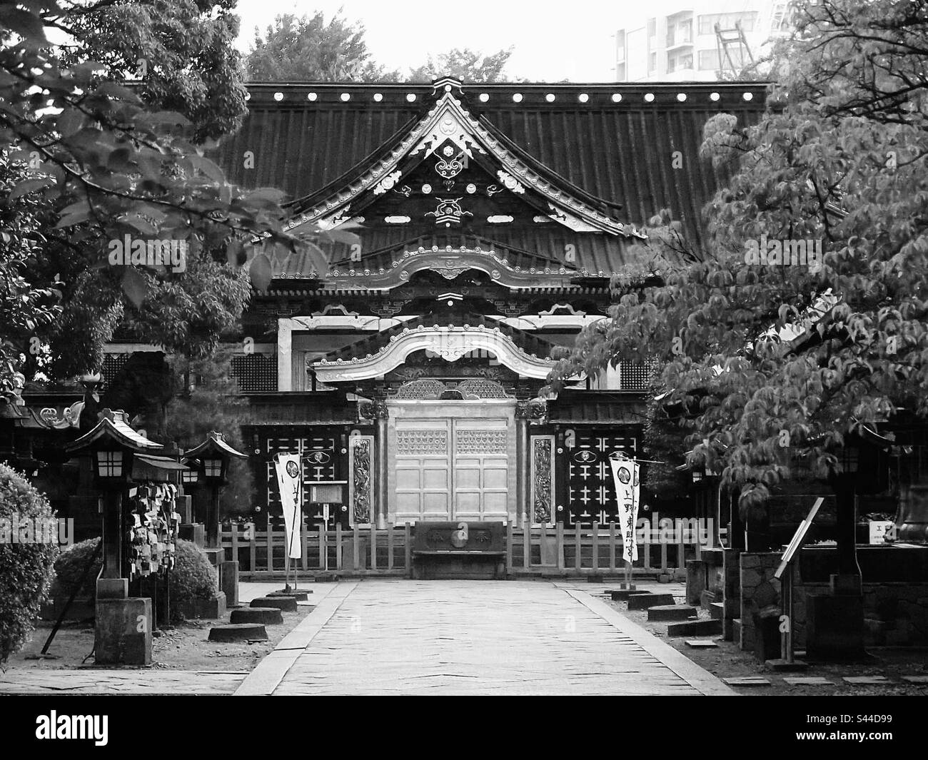 Shinto religion Black and White Stock Photos & Images - Alamy