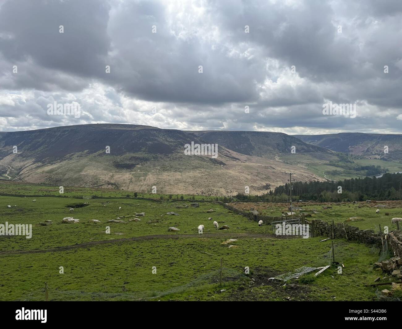 Overcast countryside views in Oldham Stock Photo - Alamy