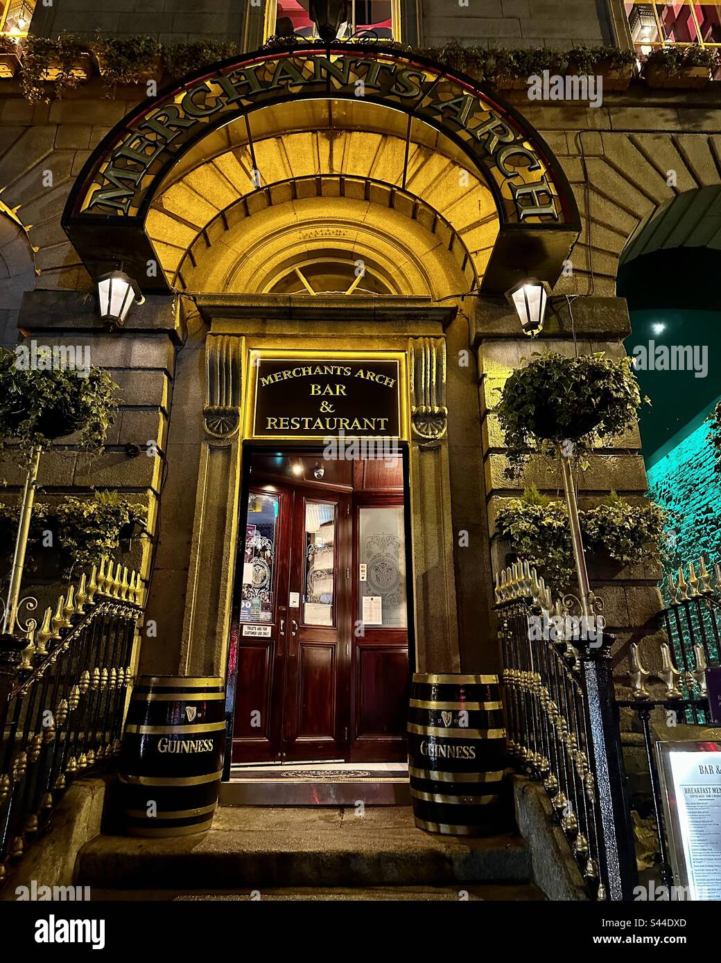Merchant's arch dublin hi-res stock photography and images - Alamy