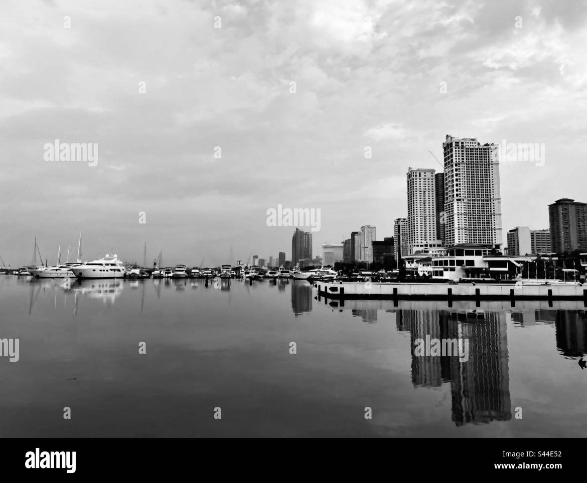 Manila bay buildings Black and White Stock Photos & Images - Alamy