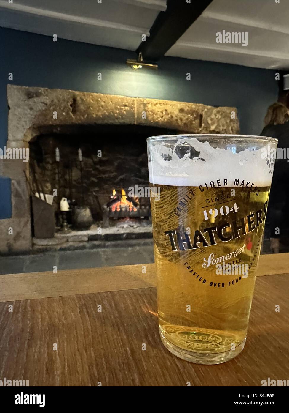 Country pub uk hi-res stock photography and images - Alamy