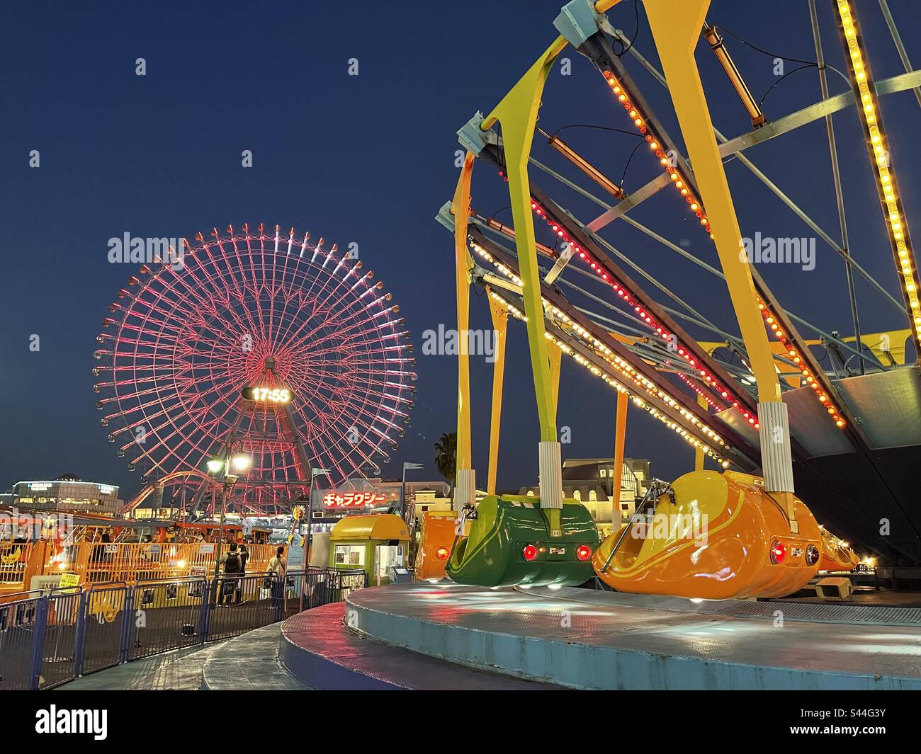 Nighttime amusement hi-res stock photography and images - Alamy